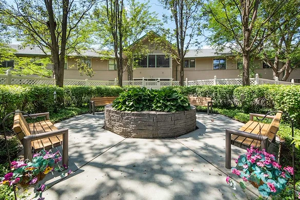 EverTrue Laclede Groves UPDATED DECEMBER 2025 View 9 Photos & Amenities